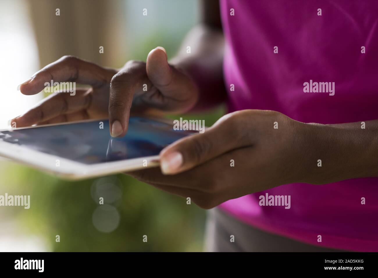 african american woman using tablet Stock Photo - Alamy