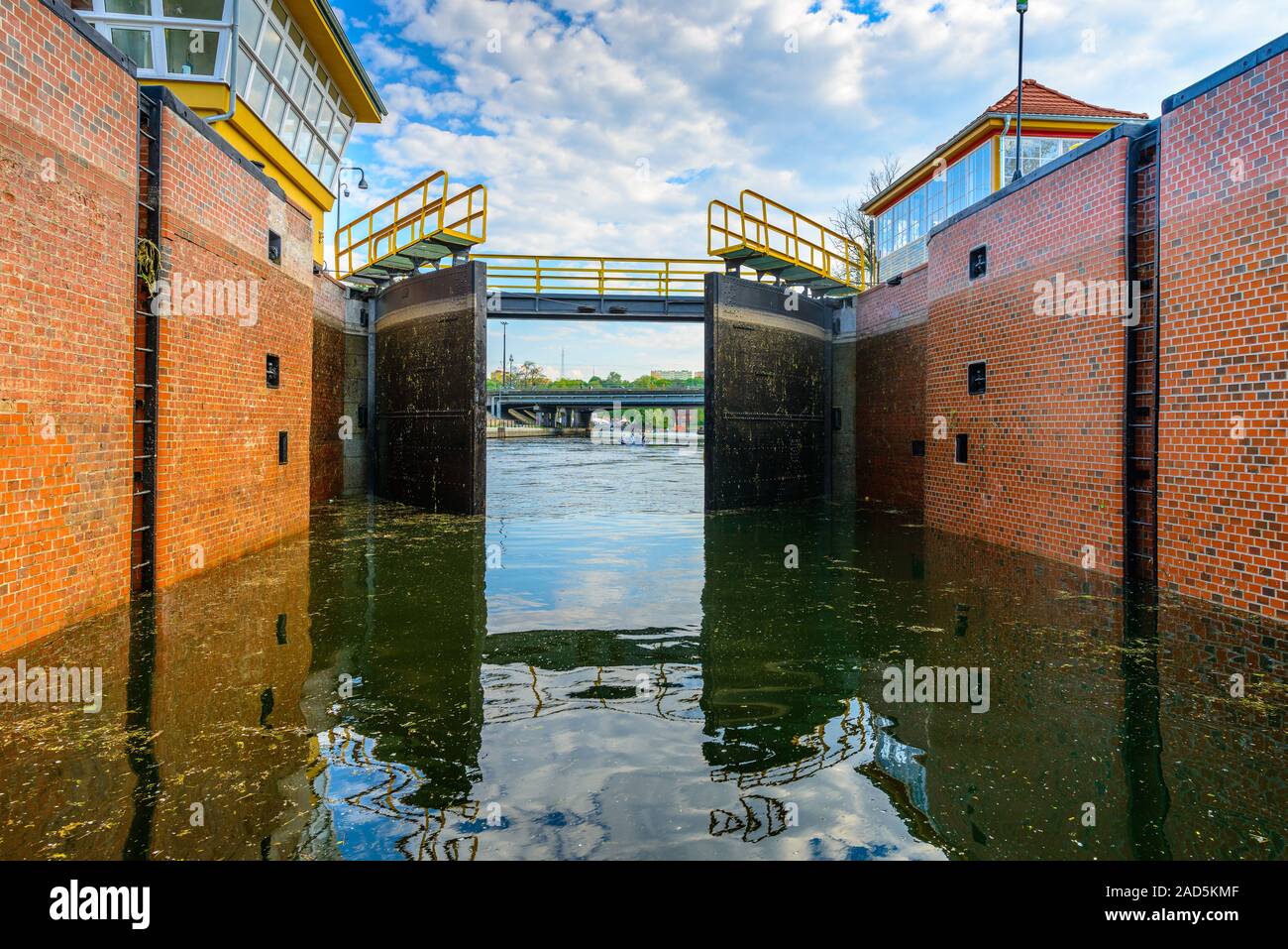 River dam gates hi-res stock photography and images - Alamy
