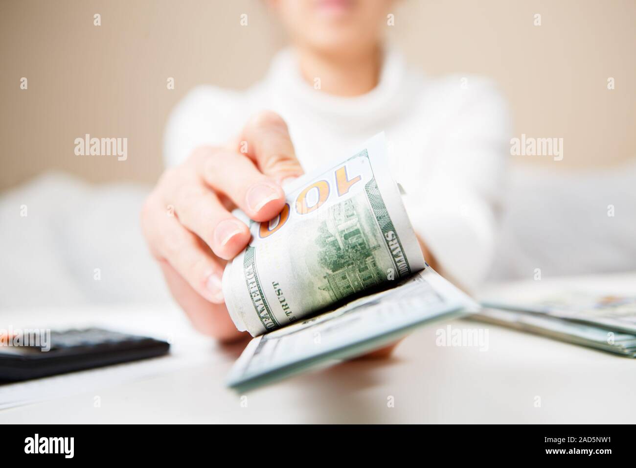 Hands counting money, close up Stock Photo - Alamy