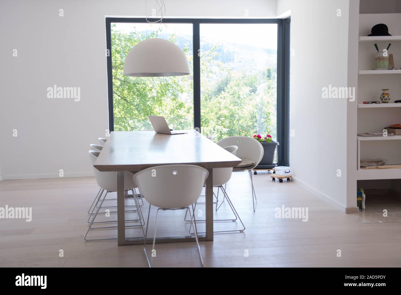 Laptop a casa hi-res stock photography and images - Alamy