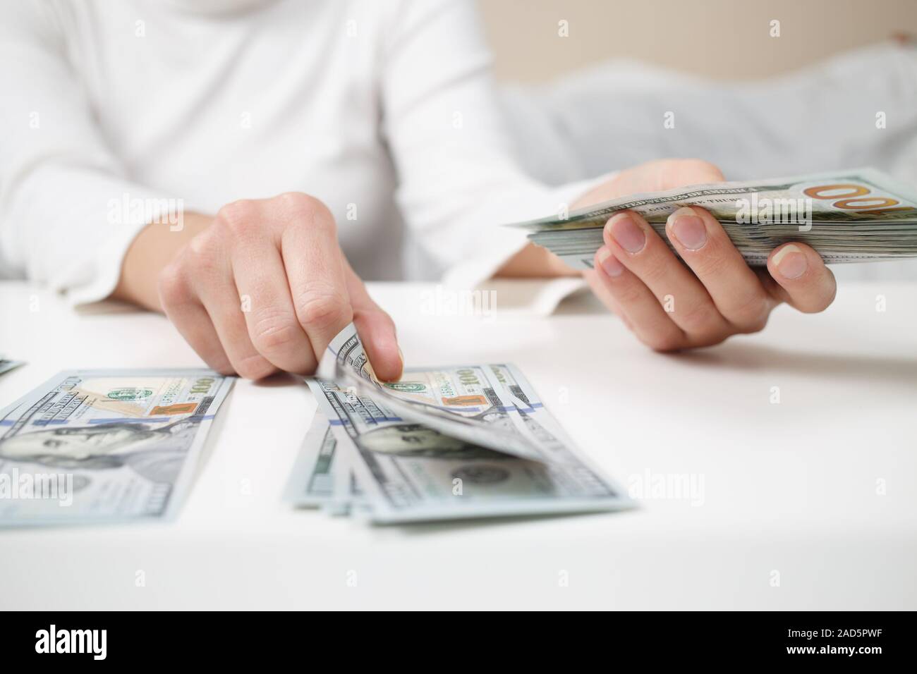 Counting hundred dollar bills table hi-res stock photography and images ...