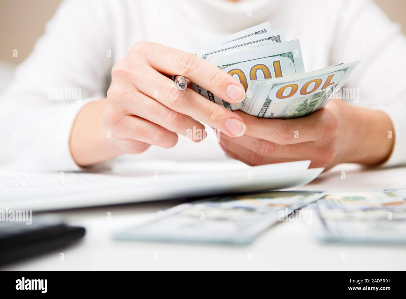 Counting hundred dollar bills table hi-res stock photography and images ...
