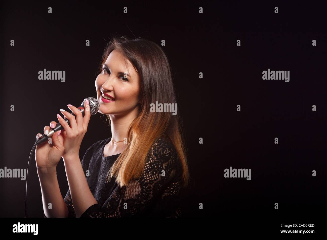 Girl with microphone hi-res stock photography and images - Alamy