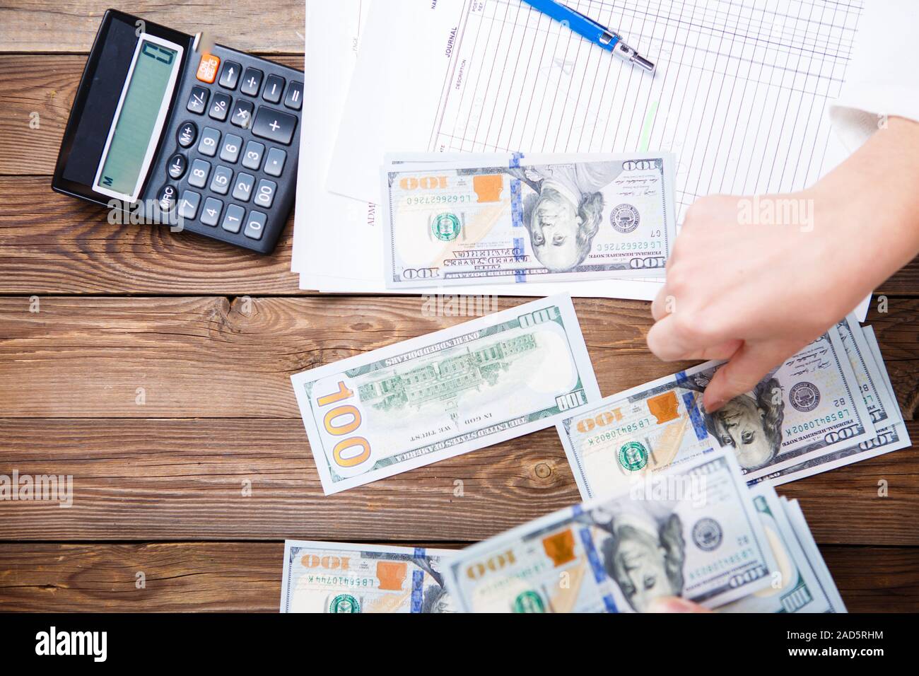 Hands holding counting us dollar hi-res stock photography and images ...