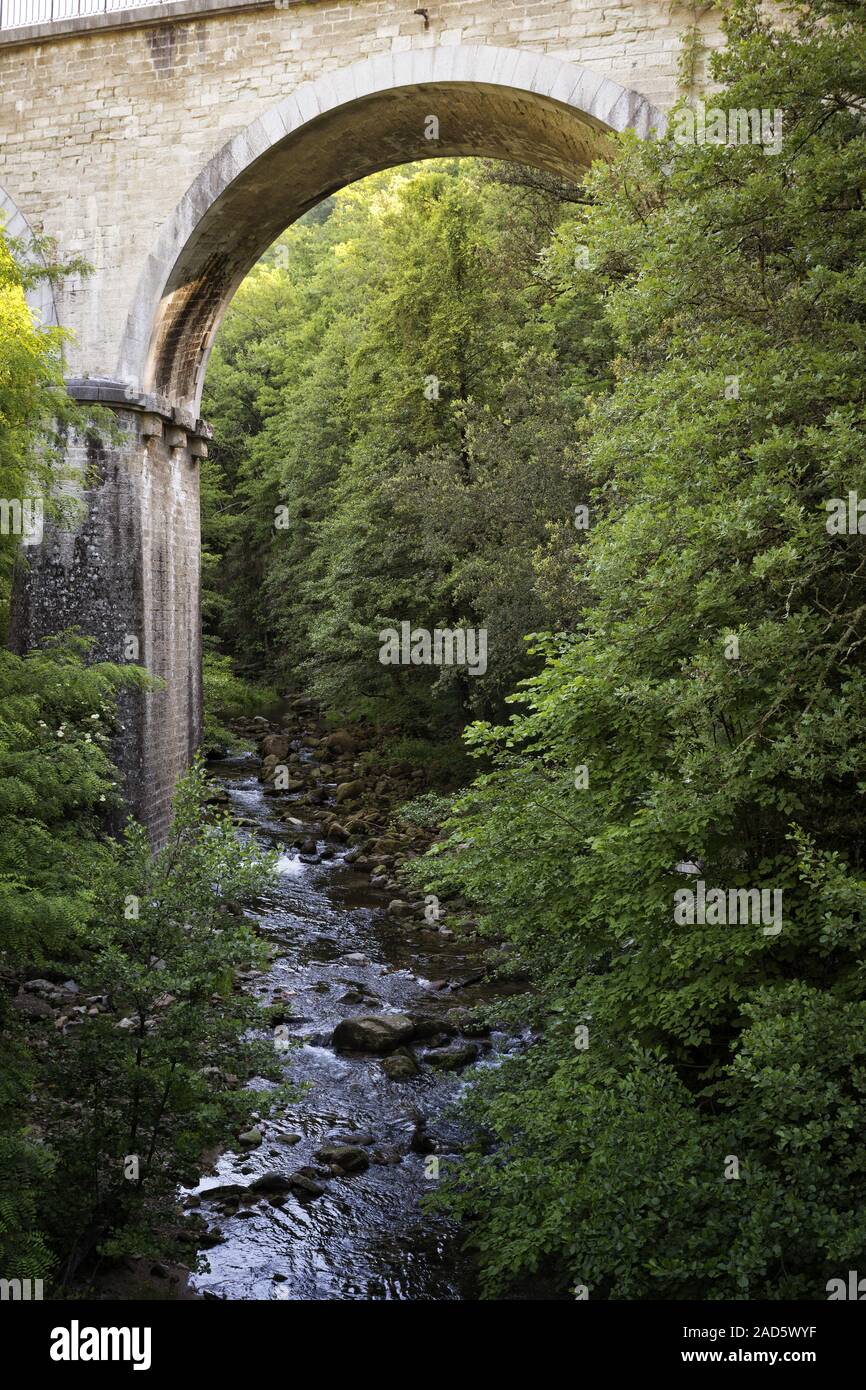 Historic stone bridge in the Ardeche, Southern France Stock Photo - Alamy