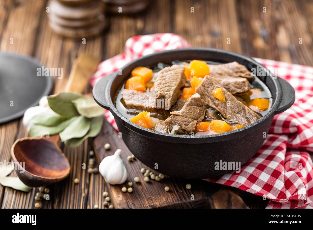 Beef brisket pot hi-res stock photography and images - Alamy