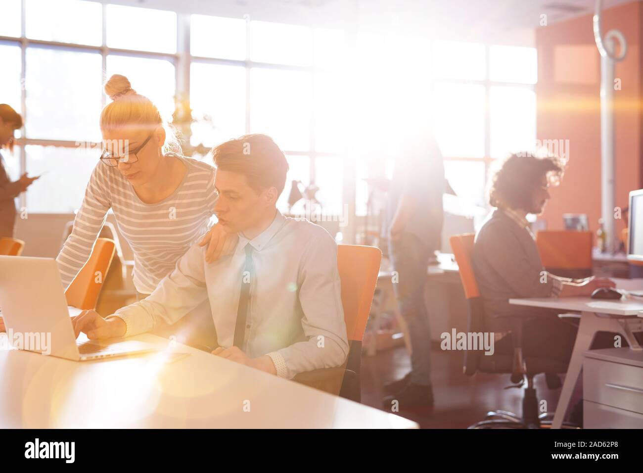 Work colleague discussion hi-res stock photography and images - Alamy