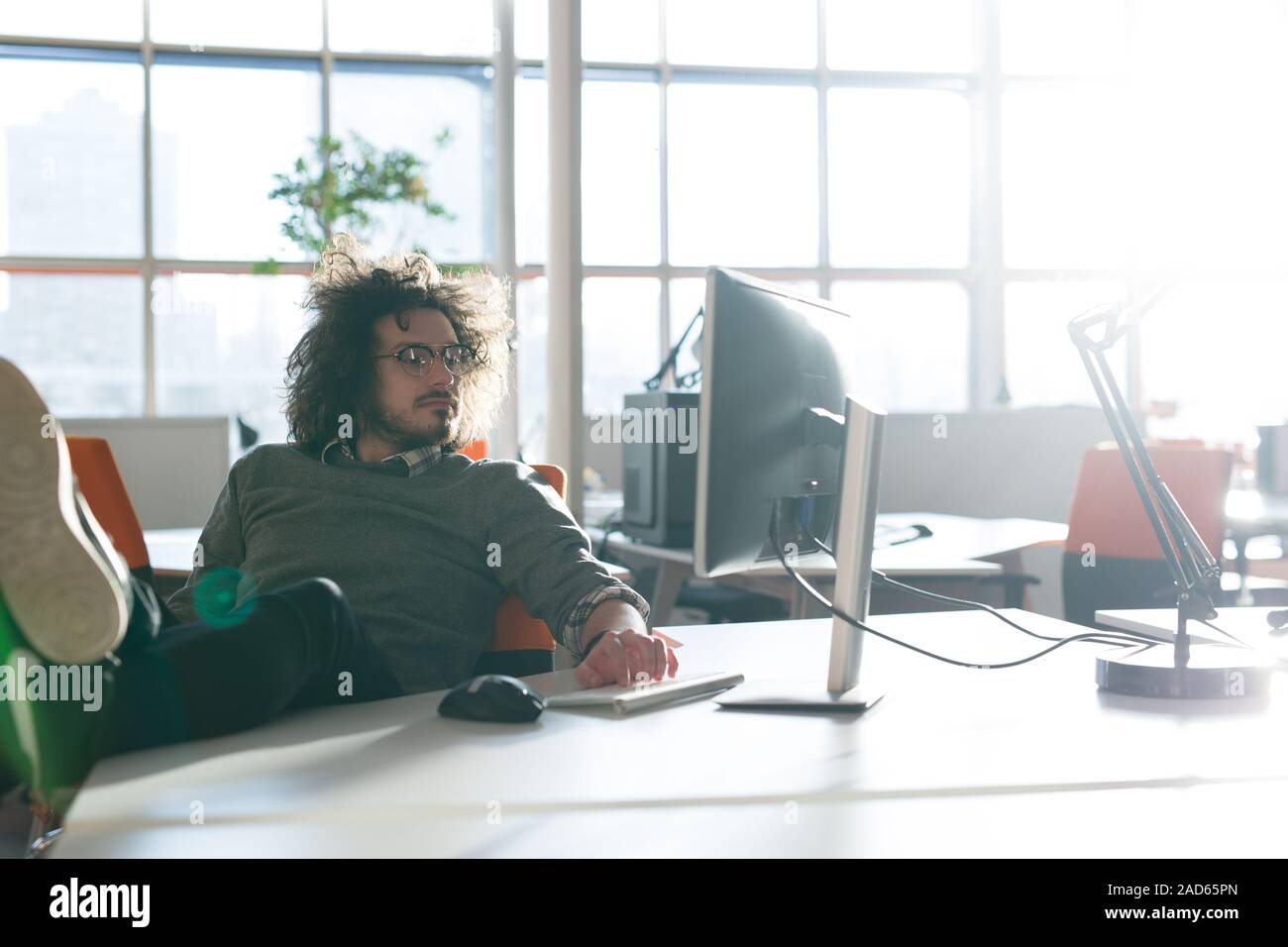 Desk with legs hi-res stock photography and images - Alamy