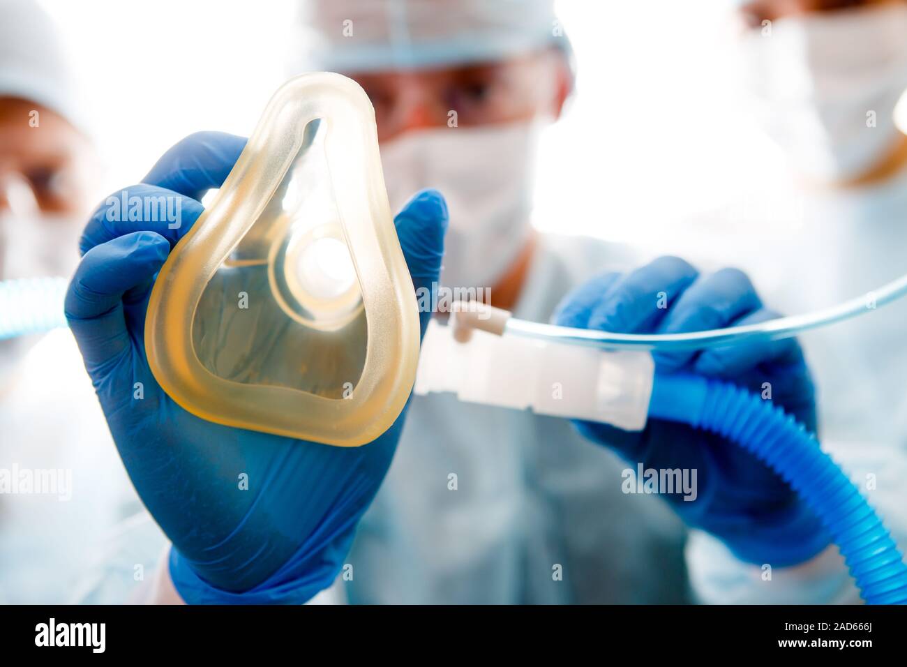 Anesthesiologist anesthetic nurse hi-res stock photography and images - Alamy