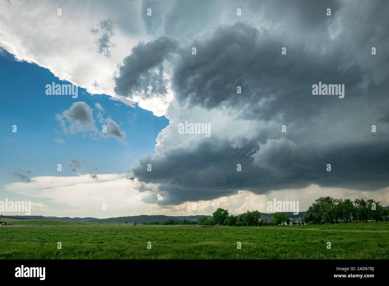 Classic supercell thunderstorm with rotating wallcloud and anvil over ...