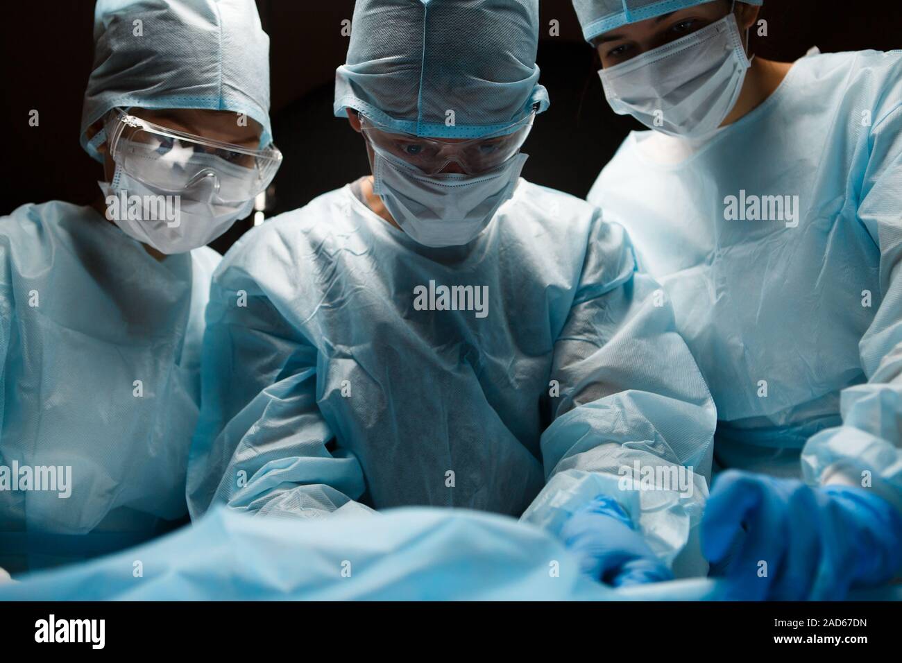 Doctors working in operating room Stock Photo - Alamy