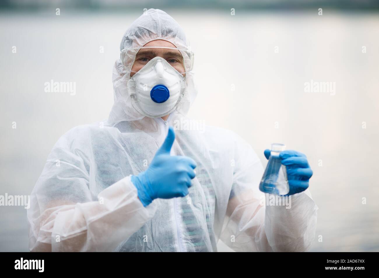 Laboratory researcher holds medical hi-res stock photography and images ...