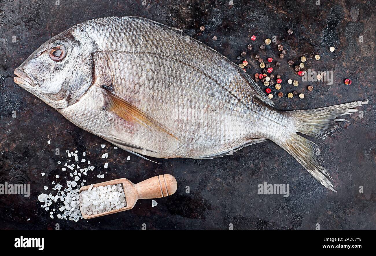 Black pan hi-res stock photography and images - Alamy