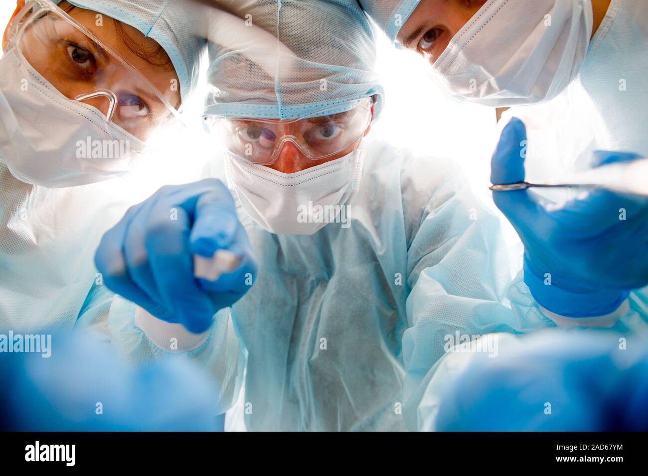 Surgeons surgery team hi-res stock photography and images - Alamy