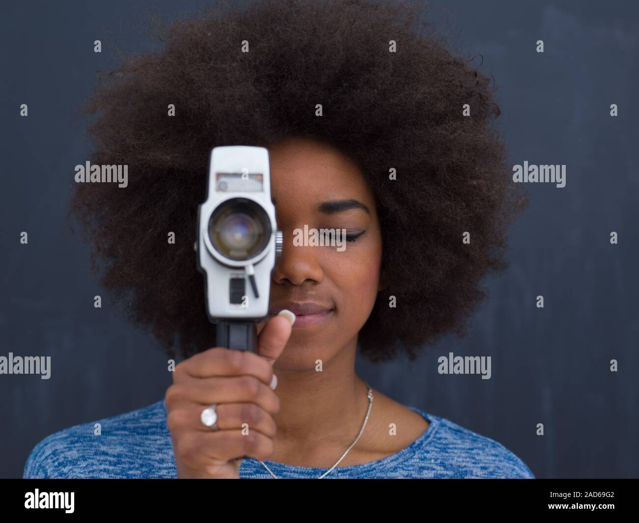 Black woman with news tv camera hi-res stock photography and images - Alamy