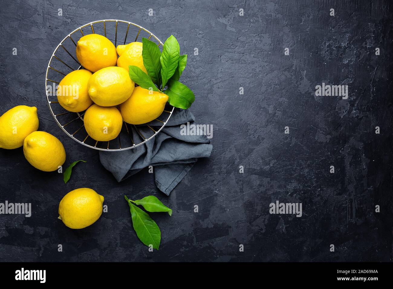 Lemon, fresh lemons with leaves Stock Photo - Alamy