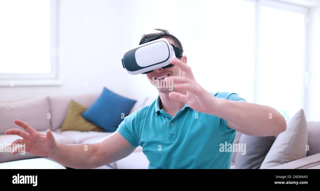 Virtual reality simula hi-res stock photography and images - Alamy