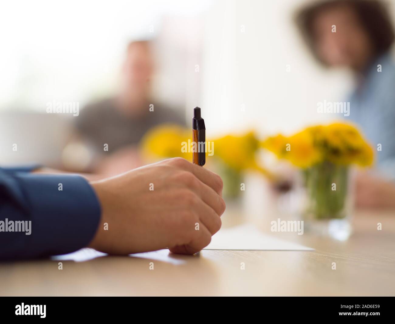 Business man hand holding pen Stock Photo - Alamy