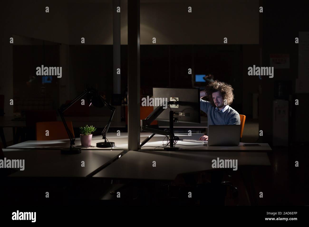 Office dark hi-res stock photography and images - Alamy