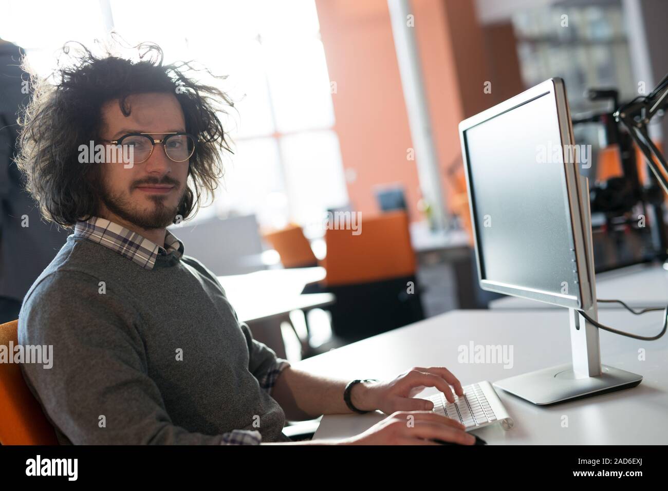 Office workers working computer hi-res stock photography and images - Alamy
