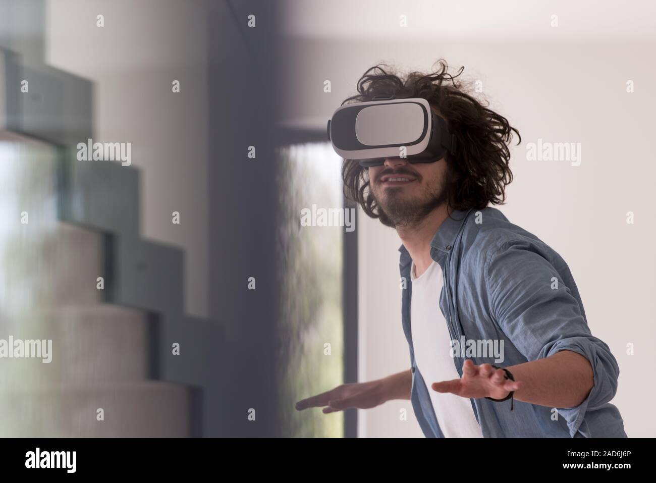 Virtual reality simula hi-res stock photography and images - Alamy