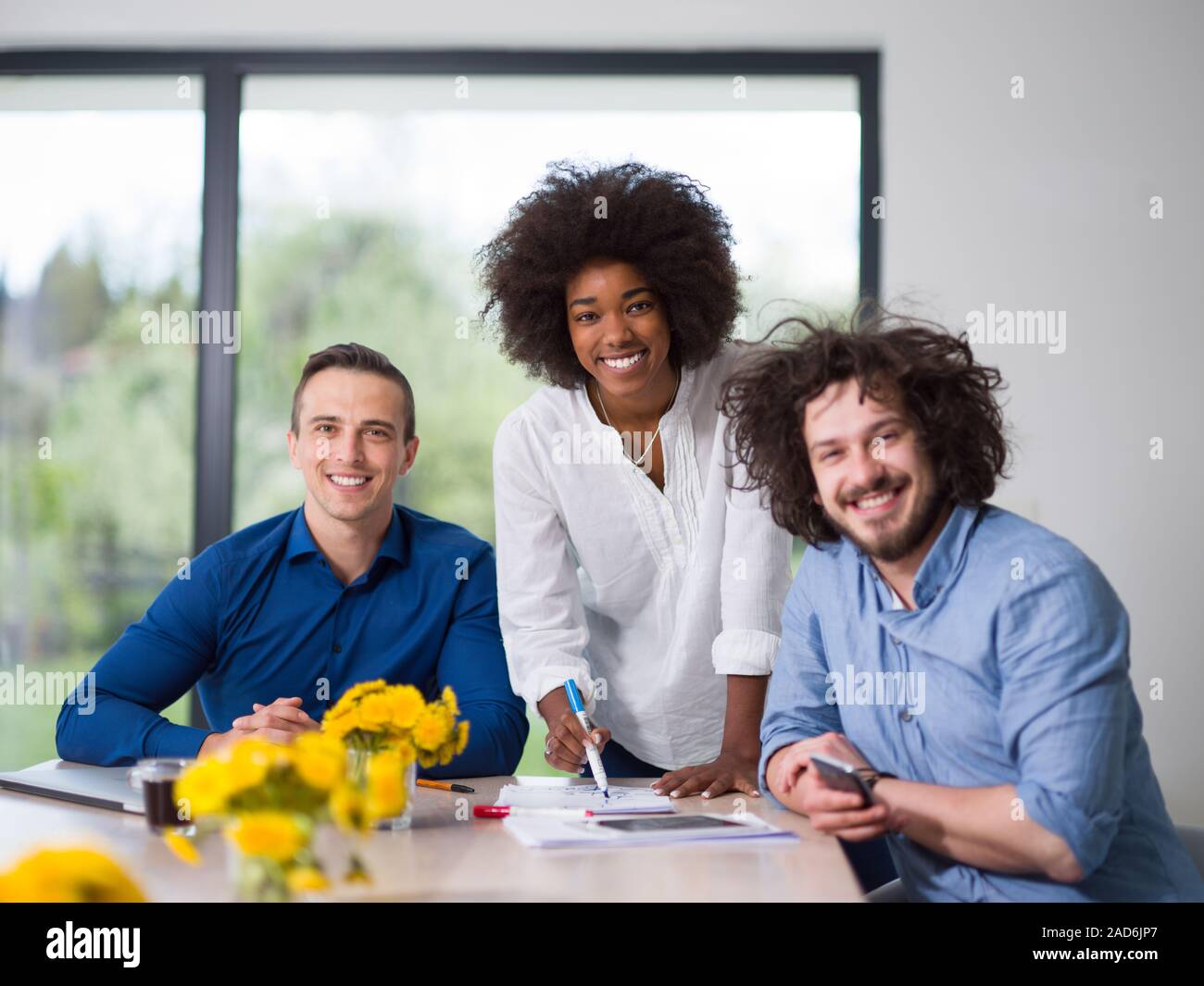 Business discussin document hi-res stock photography and images - Alamy