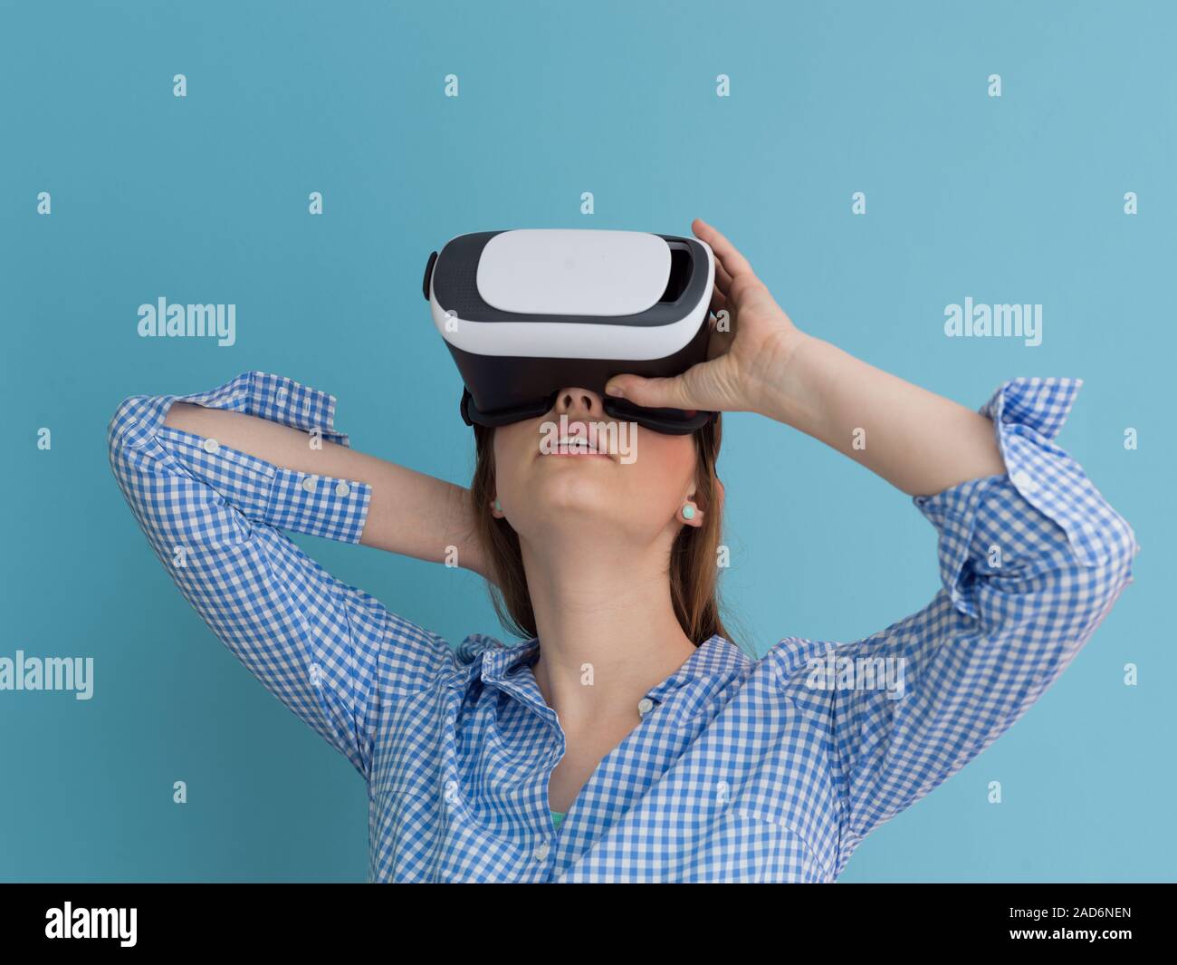 woman using VR headset glasses of virtual reality Stock Photo - Alamy