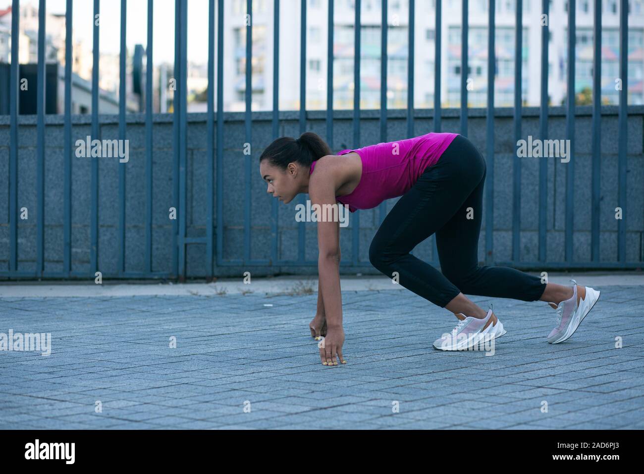 Crouch start hi-res stock photography and images - Alamy