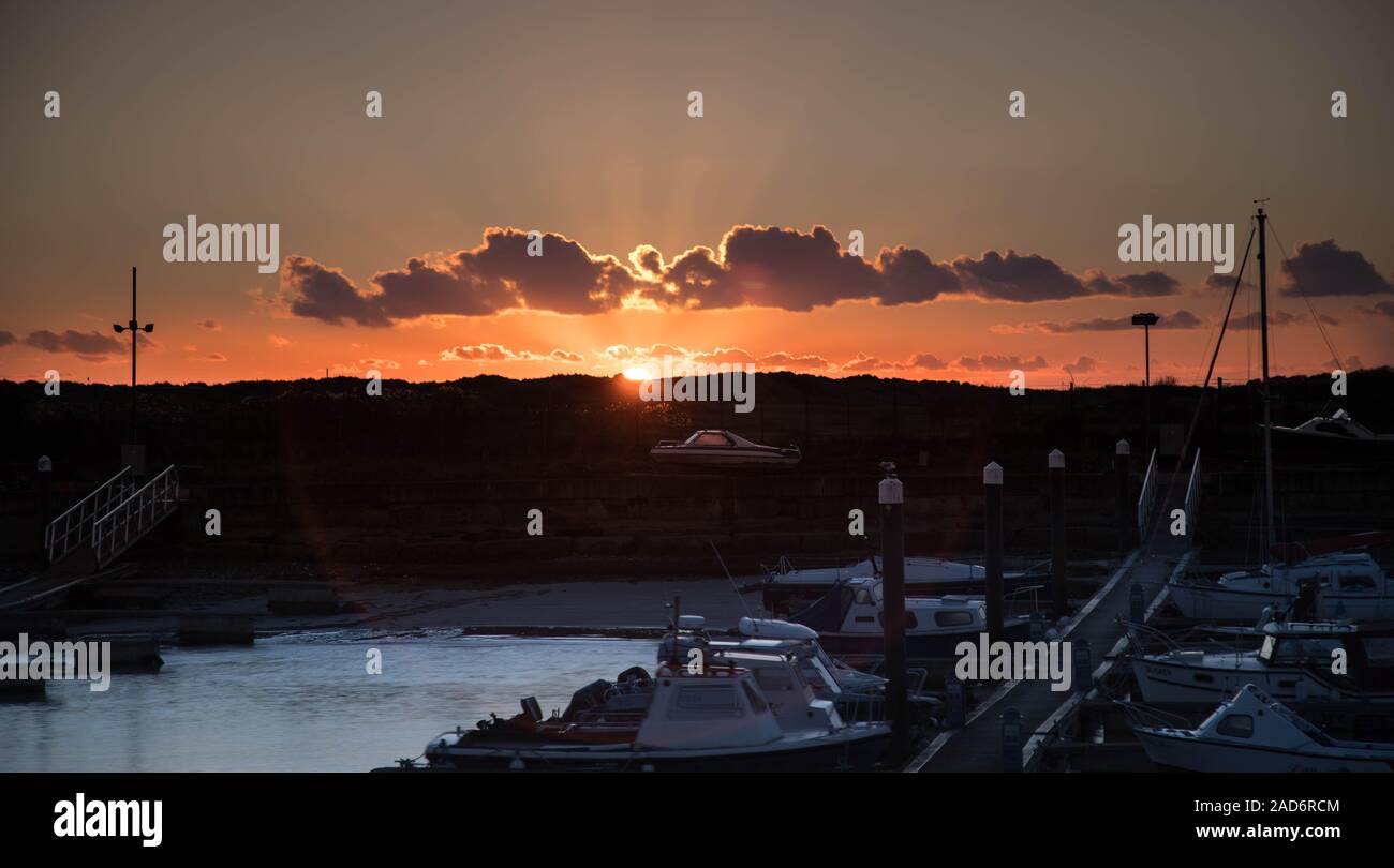 Cold weather beach hi-res stock photography and images - Alamy