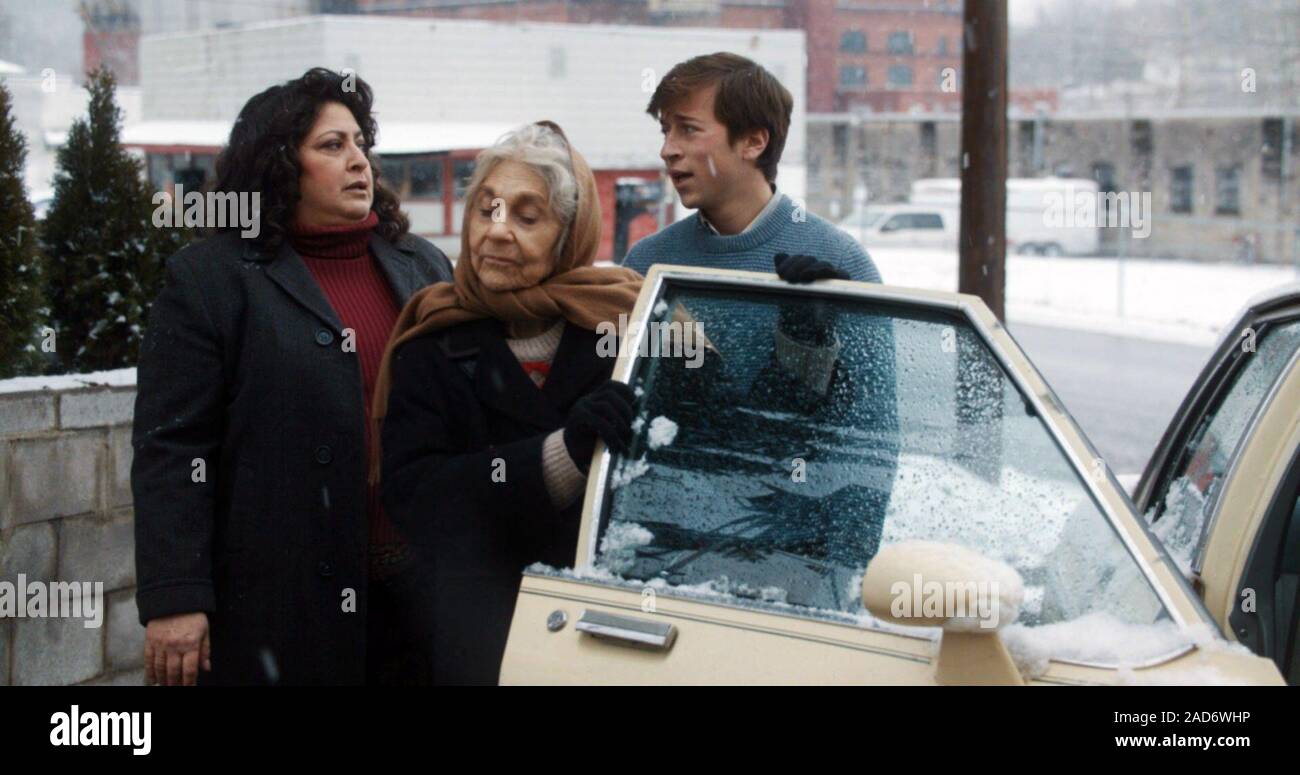 FEAST OF THE SEVEN FISHES, from left: Jean Zarzour, Lynn Cohen, Skyler ...