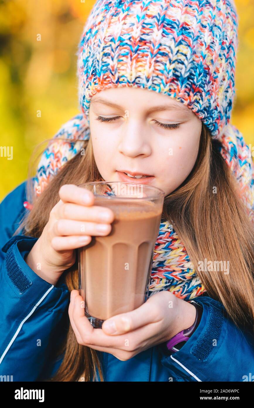 Girl drinking hot chocolate hi-res stock photography and images - Alamy