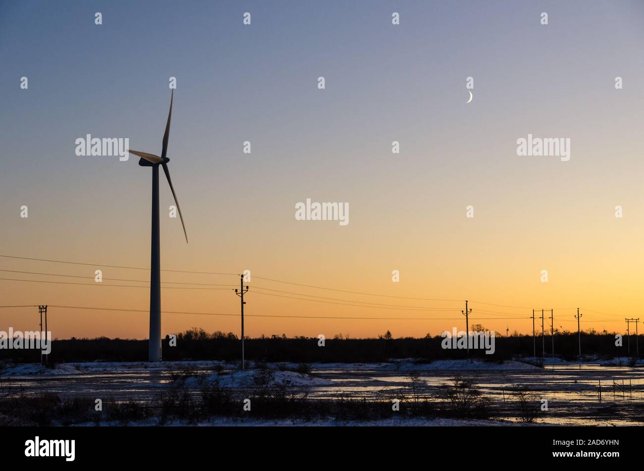 Powerlines wind hi-res stock photography and images - Alamy
