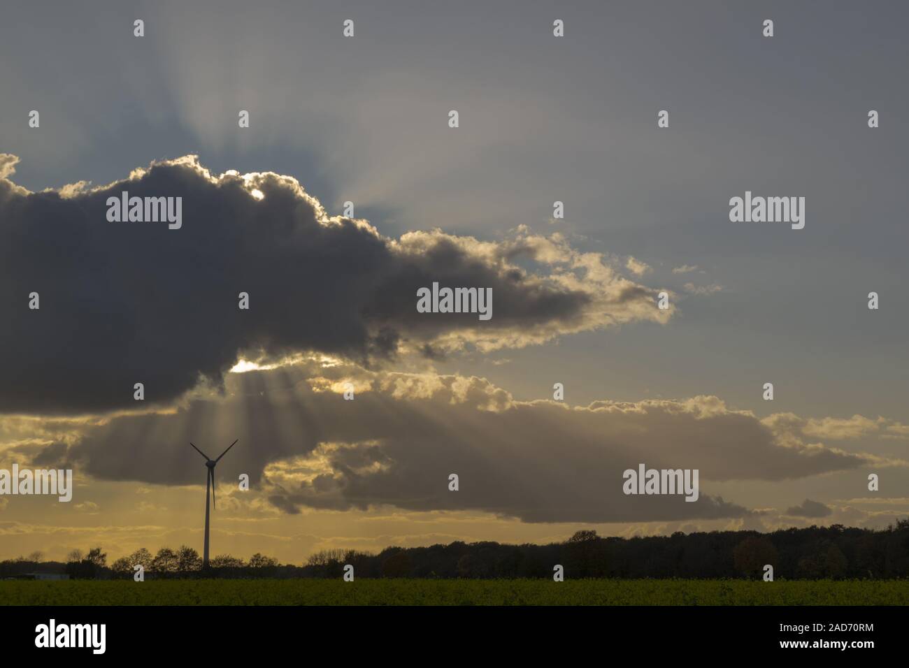 Solar rays hi-res stock photography and images - Alamy