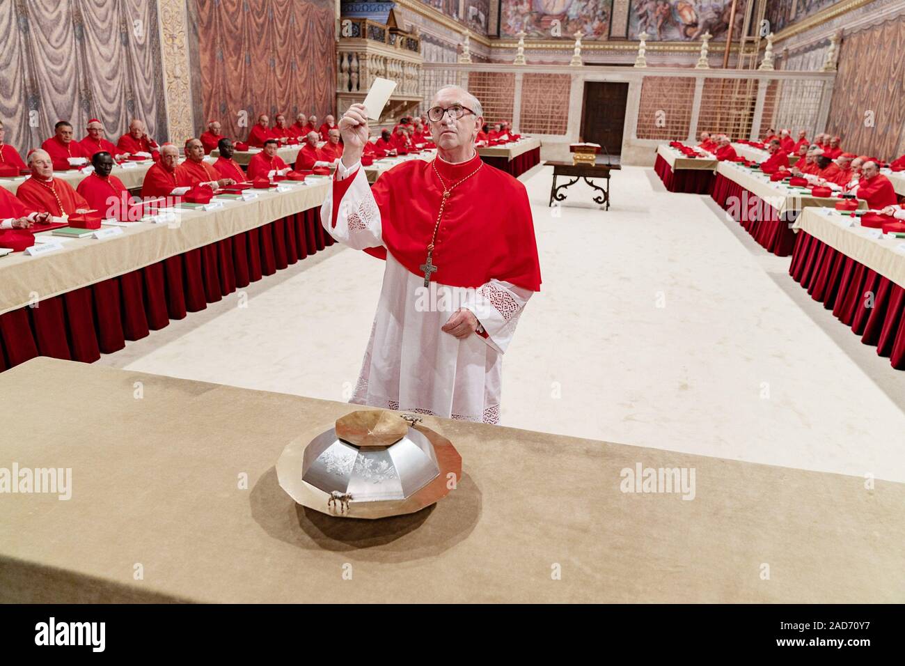 THE TWO POPES, Jonathan Pryce as Cardinal Bergoglio casting his ballot ...