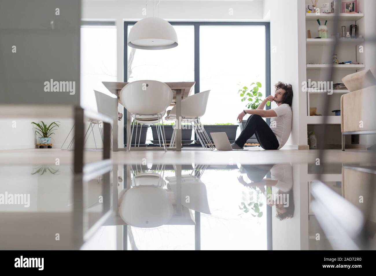 Video relaxing hi-res stock photography and images - Alamy