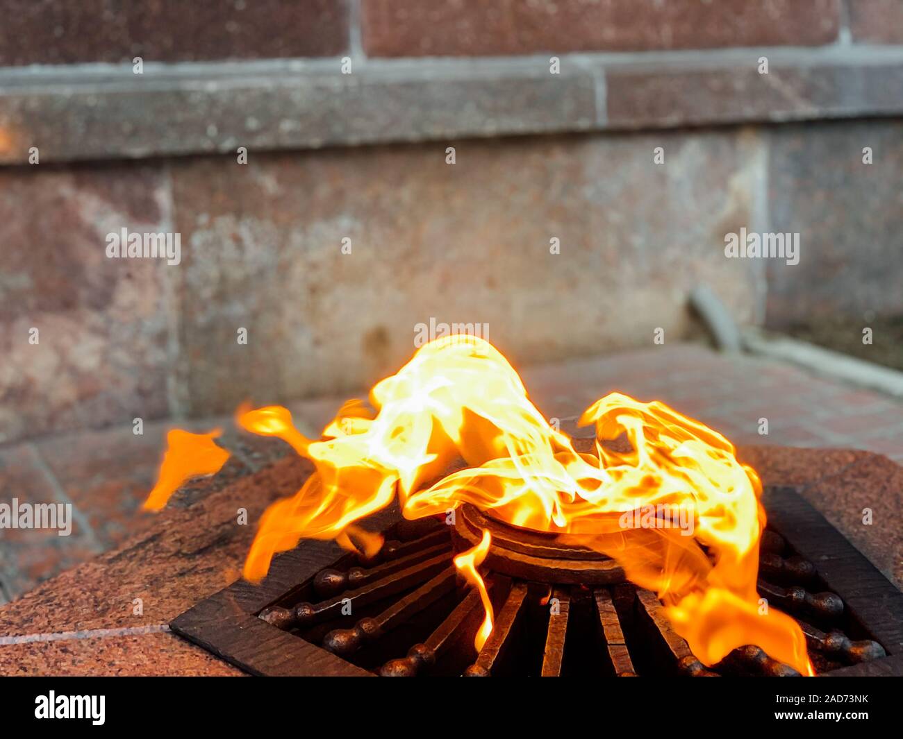 Burning eternal fire at the memorial to fallen soldiers Stock Photo - Alamy
