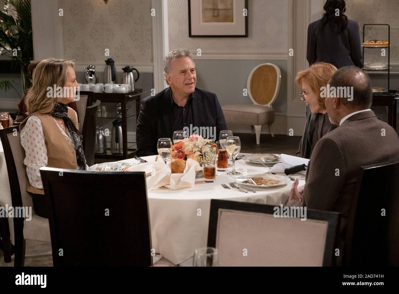 MAD ABOUT YOU, Helen Hunt (left), Paul Reiser (center), Cynthia Harris ...