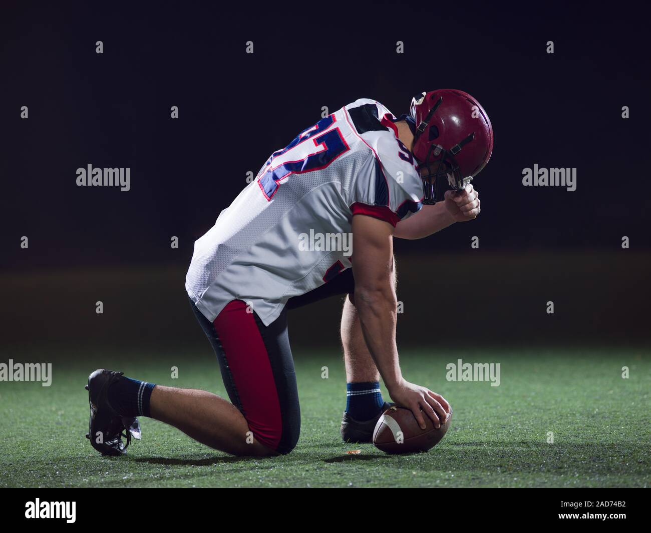 American football player starting football game Stock Photo - Alamy