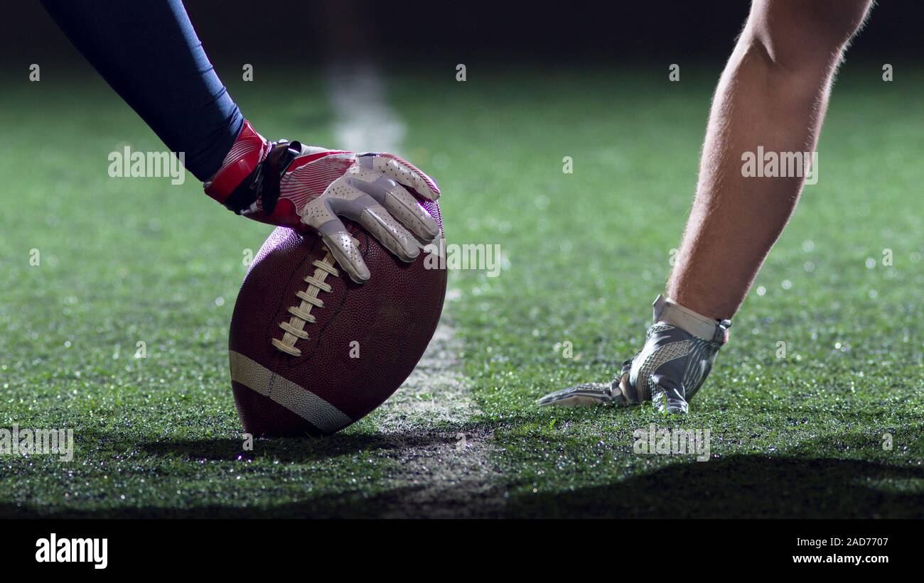 american football players are ready to start Stock Photo - Alamy