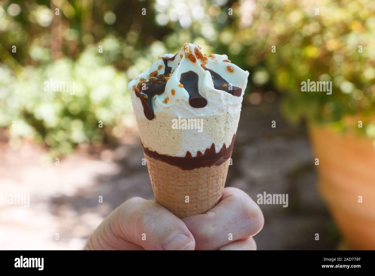 Vanilla ice cream in the hand of a woman Stock Photo - Alamy