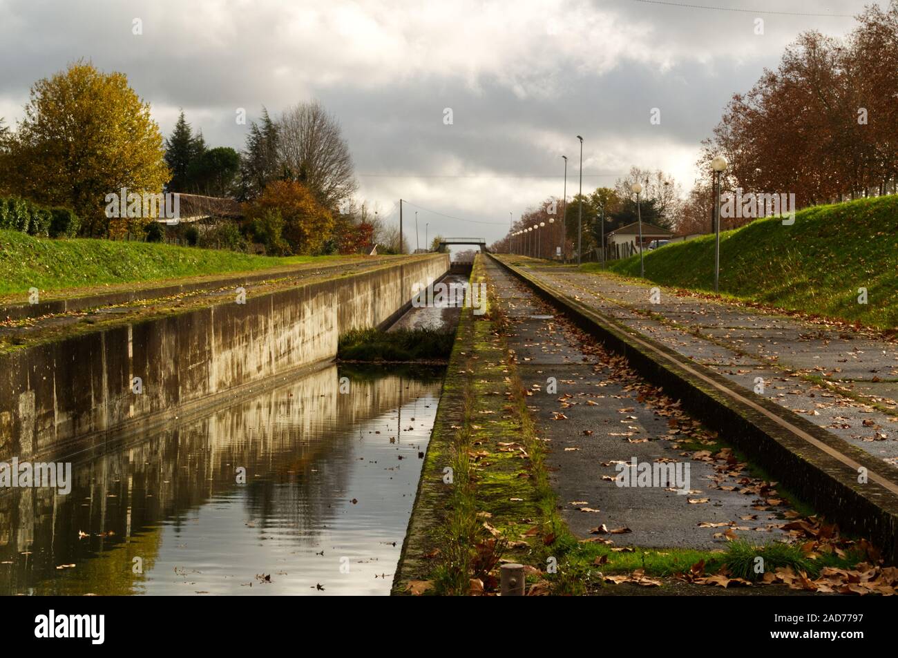 Montech water slope hi-res stock photography and images - Alamy