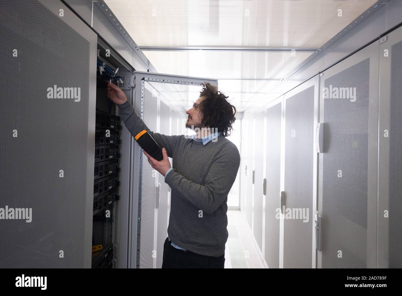 Data cable analyzer hi-res stock photography and images - Alamy