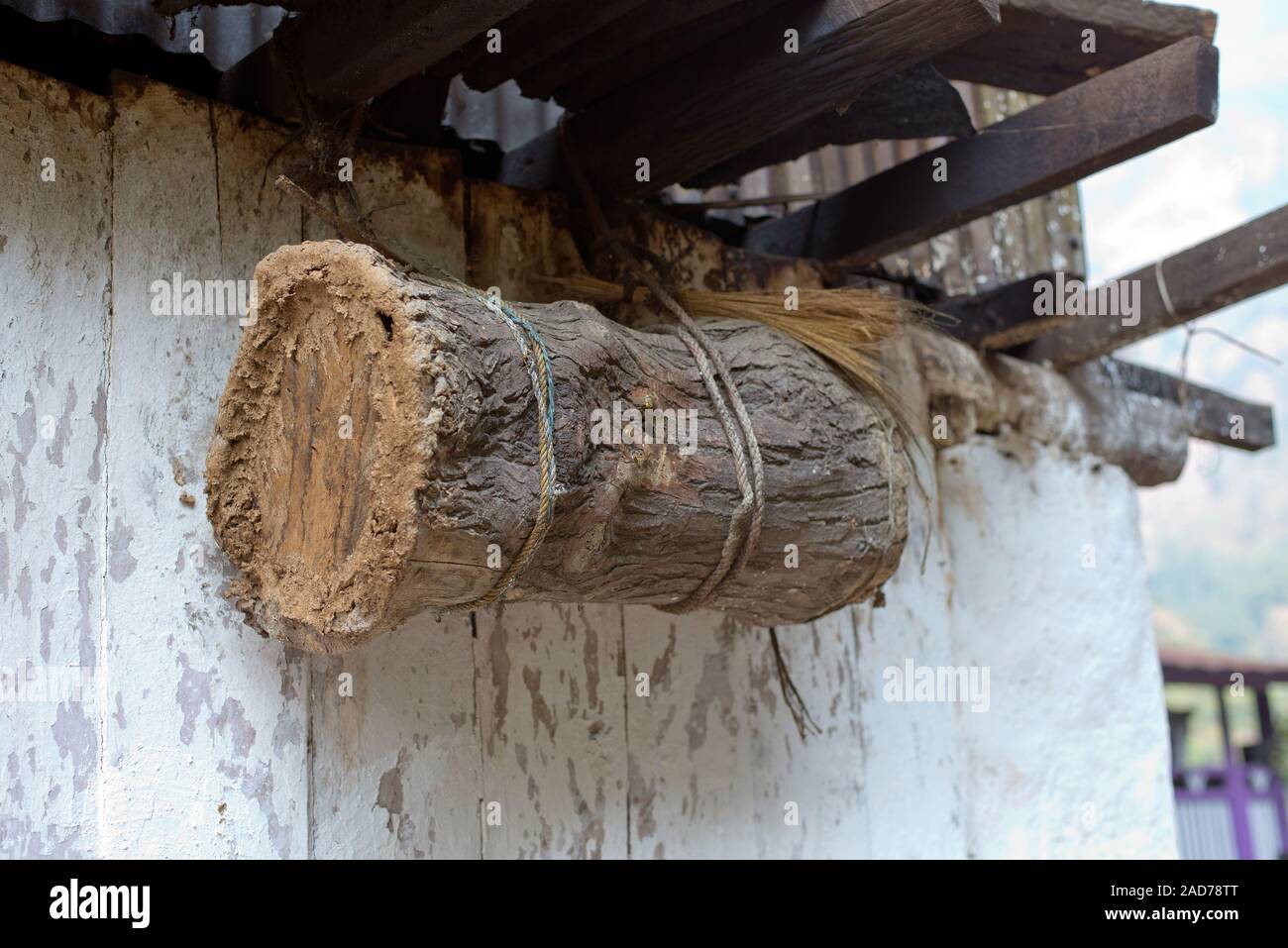 Beehive log hi-res stock photography and images - Alamy
