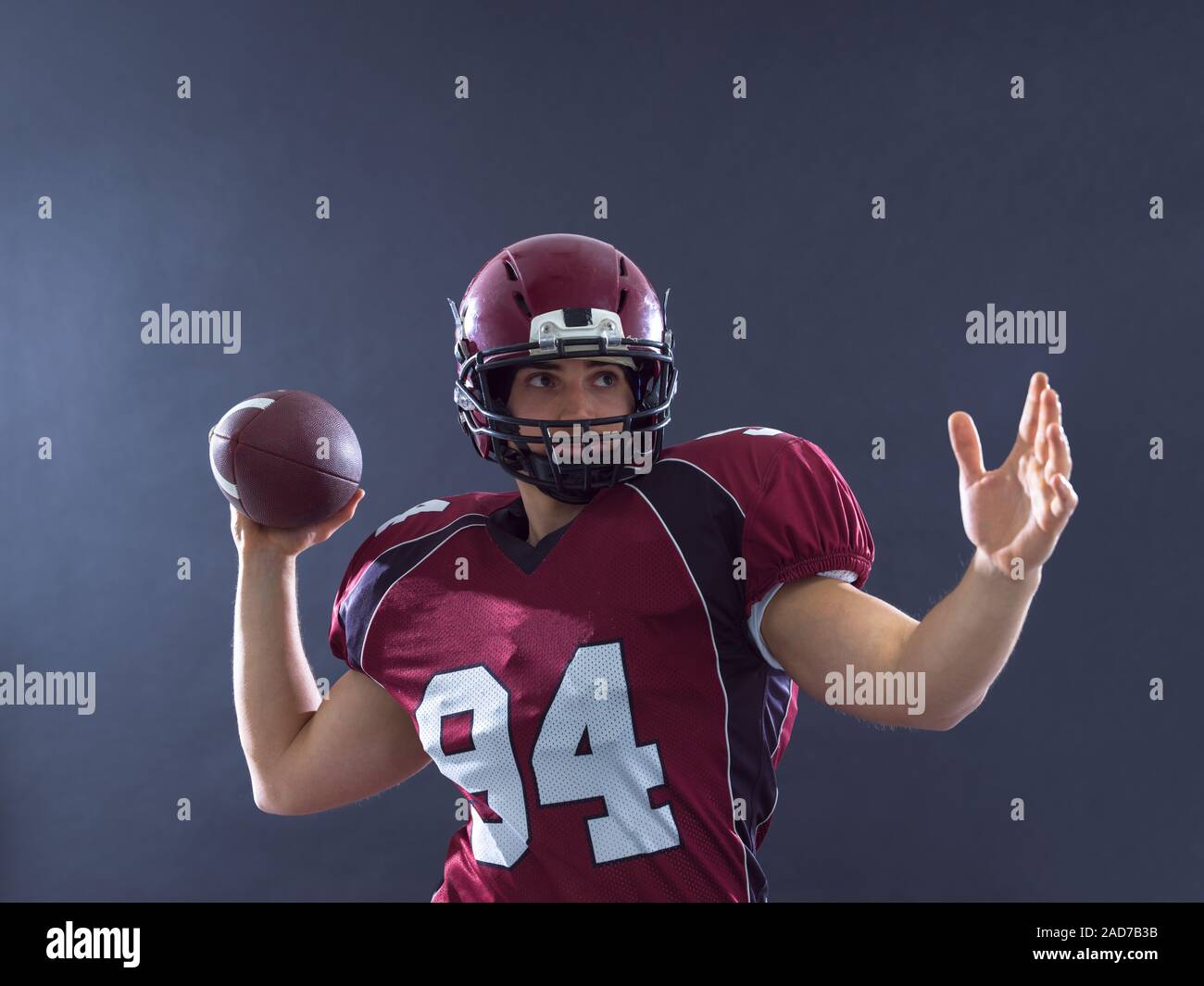 american football player throwing ball Stock Photo - Alamy