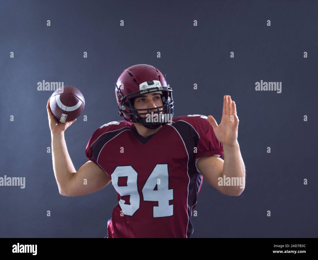 american football player throwing ball Stock Photo - Alamy