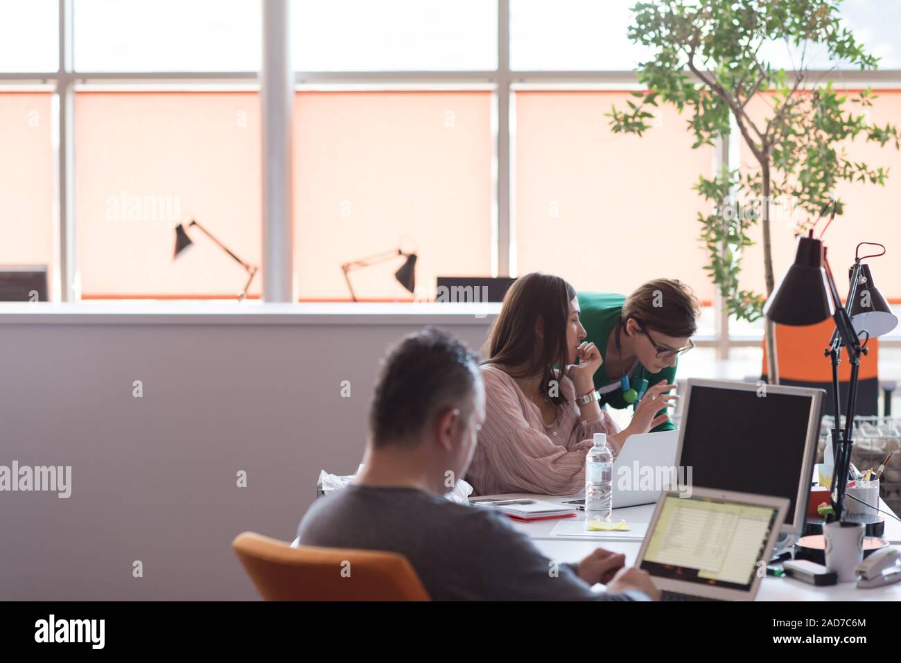 busy coworking office space Stock Photo - Alamy