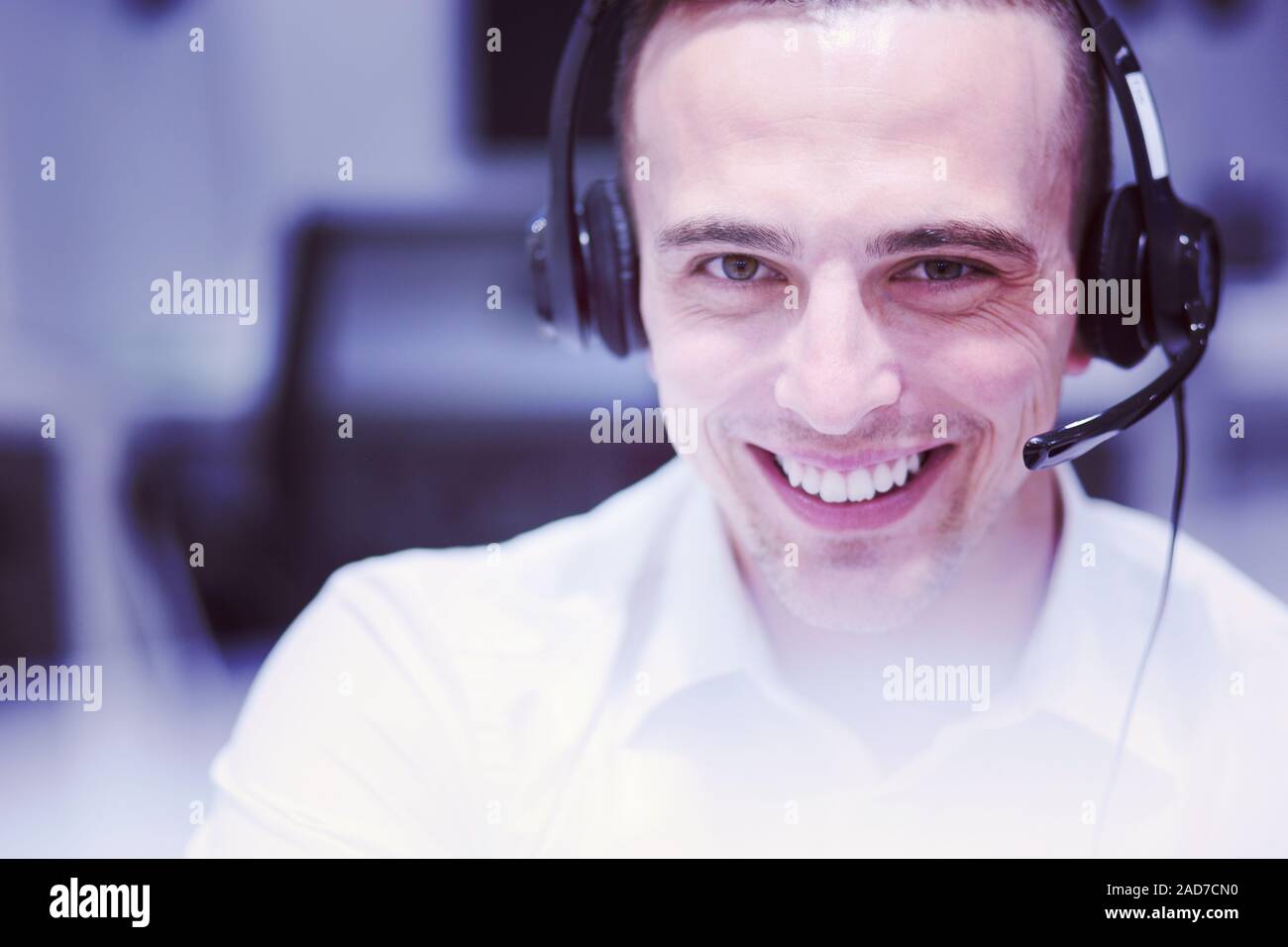Young smiling call centre hi-res stock photography and images - Alamy