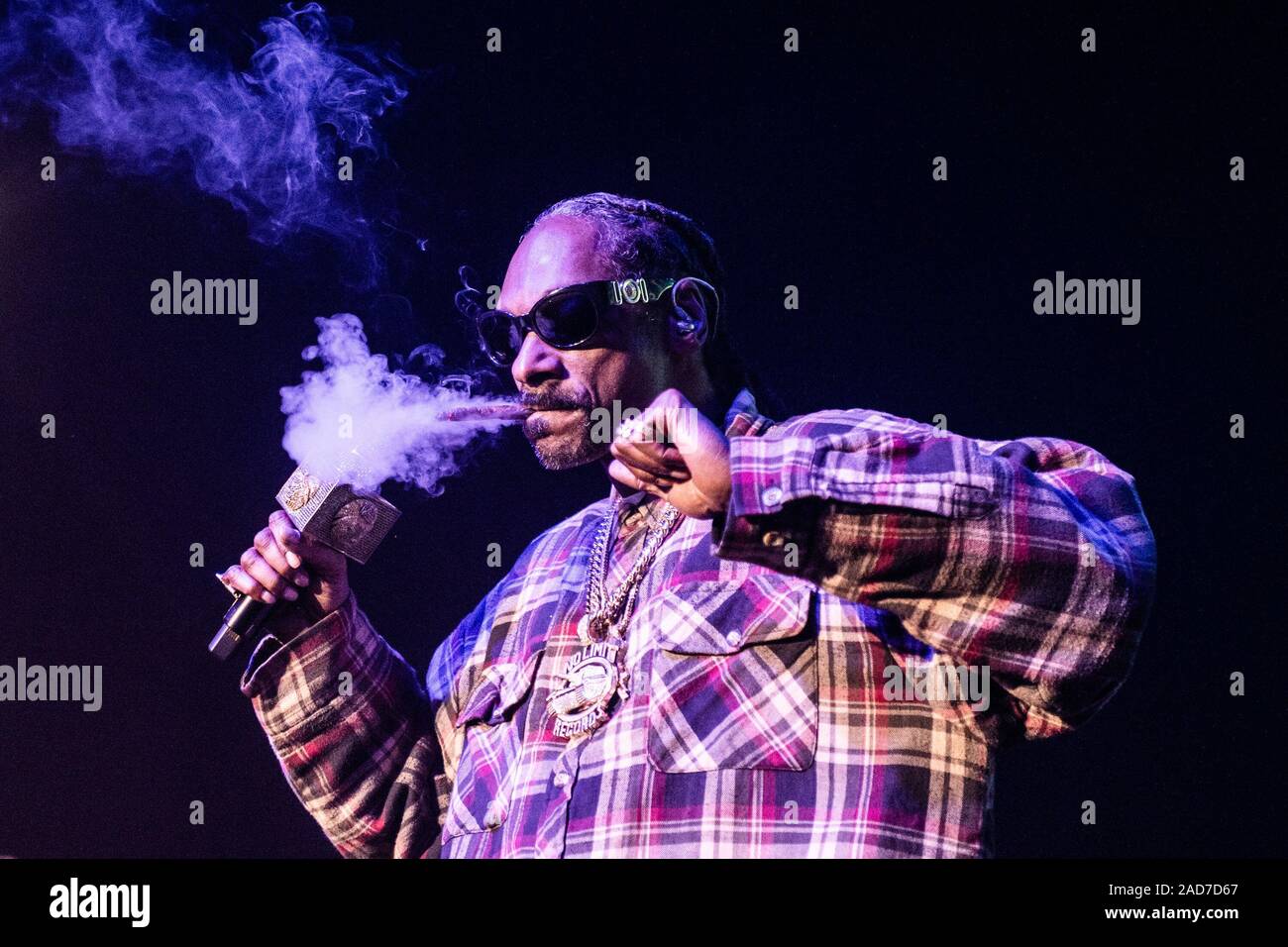 SAN FRANCISCO, CALIFORNIA - DECEMBER 03: SNOOP DOGG performs live ...
