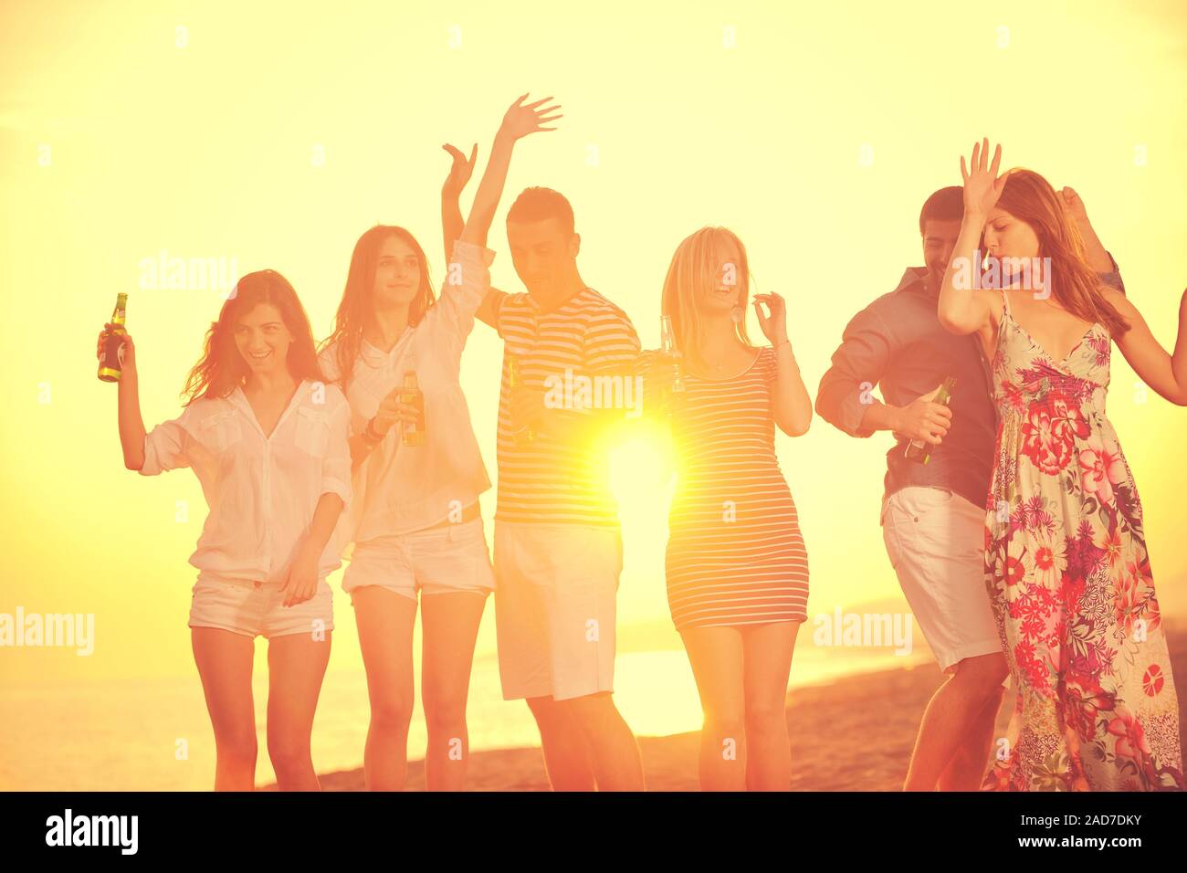 Group enjoy leisure hi-res stock photography and images - Alamy