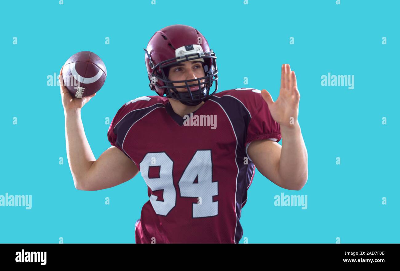 american football player throwing ball Stock Photo - Alamy